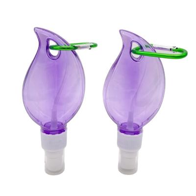 Cina Bottiglia di plastica a spruzzo a forma di cuore / foglia con collare a chiavi pendente materiale PET in vendita
