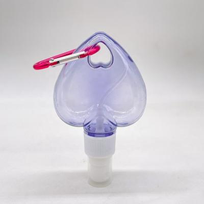 Cina Bottiglia di plastica a spruzzo a forma di cuore / foglia con collare a chiavi pendente materiale PET in vendita