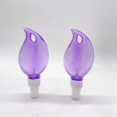 Cina Bottiglia di plastica a spruzzo a forma di cuore / foglia con collare a chiavi pendente materiale PET in vendita