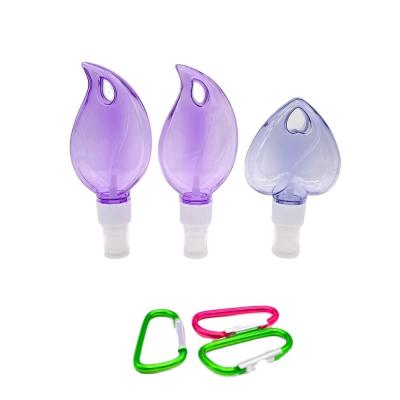 Cina Bottiglia di plastica a spruzzo a forma di cuore / foglia con collare a chiavi pendente materiale PET in vendita