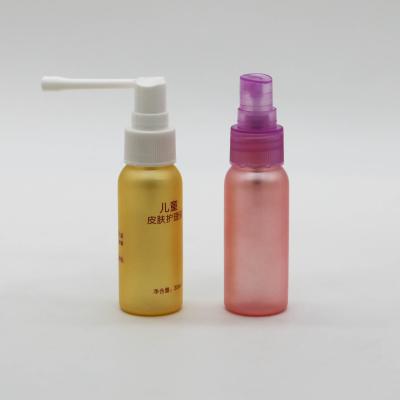 Cina Bottiglia di plastica per spray liquido in PET da 30 ml Bottiglia vuota per spray di profumo per imballaggi cosmetici in vendita