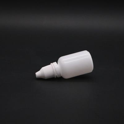 Cina Bottiglia per gocciolante di liquido per occhi in plastica LDPE da 10 ml con colori personalizzati e tappo a prova di manomissione in vendita