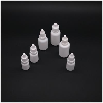 Cina Bottiglia per gocciolante di liquido per occhi in plastica LDPE da 10 ml con colori personalizzati e tappo a prova di manomissione in vendita
