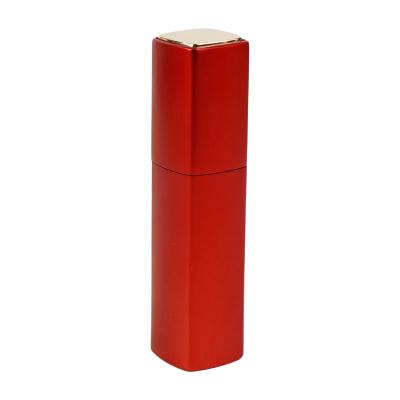 Cina Bottiglia di profumo riutilizzabile degli atomizzatori 5ml 10ml 15ml del profumo del portatile quadrato del metallo in vendita