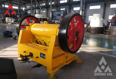 Cina Mini steel stone crusher, PE jaw crusher, small scale rock crushing machine price in vendita