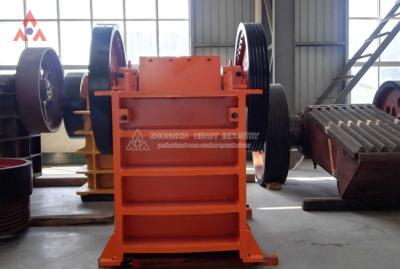 中国 Factory price mining crushing mobile stone jaw crusher for stone crushing line 販売のため