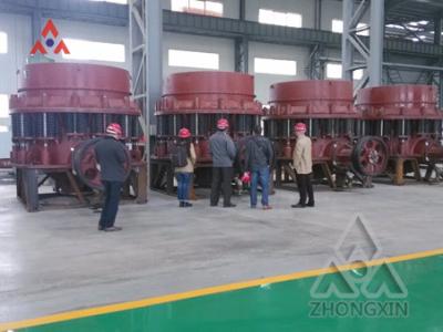 中国 道路工事のための石および石鉱山のばねの円錐形の粉砕機に砂利を敷きなさい 販売のため