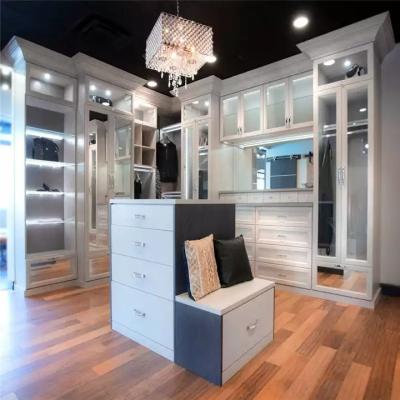 Cina White Accepted Customized New Design Walk In Closet With 18mm Mad Board in vendita