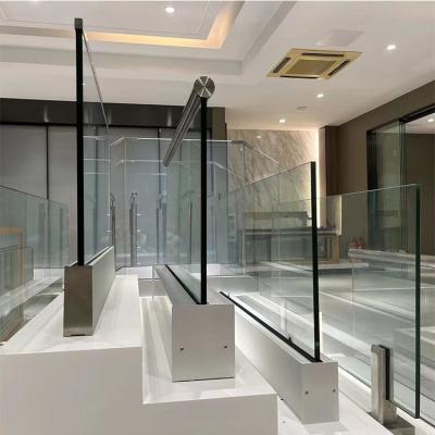 Cina Balaustra in vetro senza telaio per esterni anti tifone uragano spessore 10-20 mm in vendita