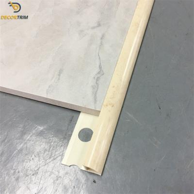 China A guarnição protetora da telha do PVC curvou 10mm fechado 12mm para cantos da parede à venda