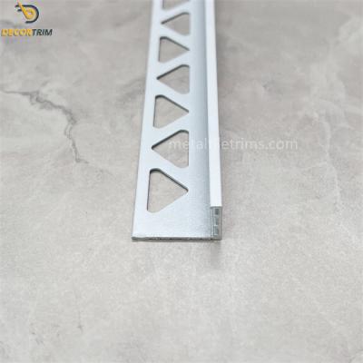 Китай Алюминиевая плитка Профиль Металлическая плитка 10 мм × 0,8 мм × 2300 мм продается