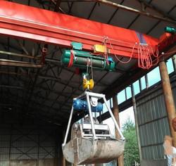 Cina Tipo gru di viaggio sopraelevata elettrica di LZ della singola trave con il controllo a terra della gru a benna in vendita