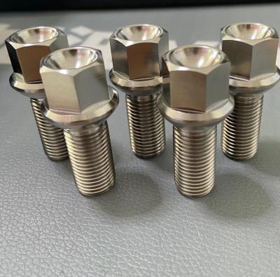 Cina L'ansa di titanio della lega GR5 si serra per il filo esterno modificato M14 X 1,5 x 28mm della vettura da corsa in vendita