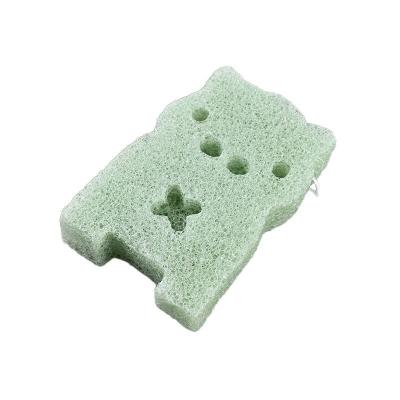 Cina Spugna da bagno per bambini morbida non tossica per orso/Spugna Konjac al carbone Strumento di pulizia per assorbimento per una riproduzione sicura La dimensione è 8 * 6 * 2,5 cm in vendita