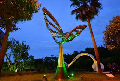 Cina La grande scultura all'aperto moderna, specchio ha lucidato le sculture di arte dell'acciaio inossidabile in vendita