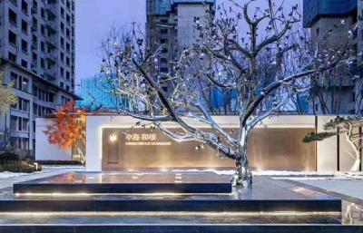 Cina Scultura d'acciaio realistica di 4M High 5.5M Long Mirror Stainless in vendita