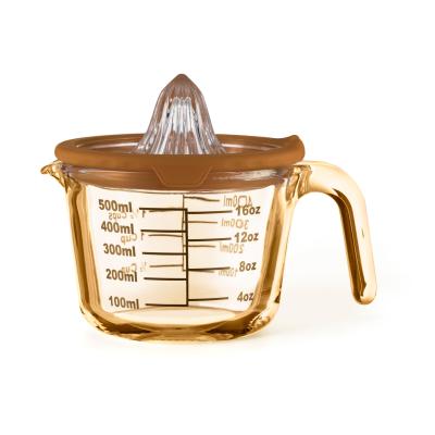 China Heat Resistant Amber Color Glass Measuring Cup with 250ml/500ml/1000ml Capacity and High Borosilicate Glass for sale