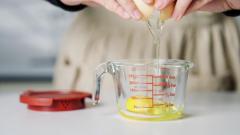 IKOO glass measuring cup with simple pp lid
