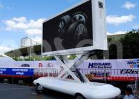 China High Gray Scale Mobile LED Screen Trailer Video Display 8mm Pitch 5500nits for sale