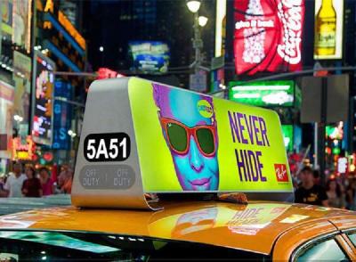 Cina Peso leggero commovente di colore pieno di Digital di LED di P5mm dell'esposizione del tabellone per le affissioni all'aperto del taxi per fisso in vendita