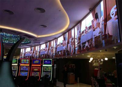 China Mantenimiento delantero interior curvado pantalla LED flexible de goma P3 del tablero de publicidad de la cartelera en venta