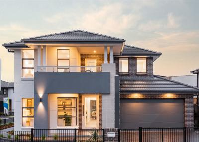 China Casa del chalet de 2 pisos construida con enmarcar de acero de la luz prefabricada y Windows expansivo en venta