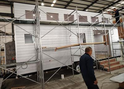 Cina AS/NZS Standard Light Steel Prefab Tiny House On Wheels Kit Casa per viaggiatori avventurosi in vendita