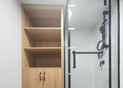 China Casa modular prefabricada Casa pequeña sobre ruedas con marco de acero ligero en venta