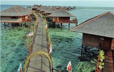 Cina Bungalow prefabbricato della prova di uragano, Camera di legno prefabbricata del bungalow di Overwater in vendita