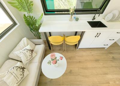 중국 모듈형 모빌 홈 전공 철강 구조 2350*8000mm의 바퀴에 작은 집 판매용