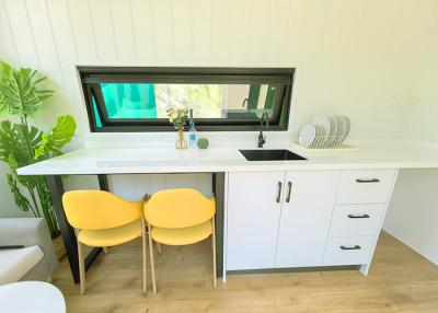 중국 모듈형 모빌 홈 전공 철강 구조 2350*8000mm의 바퀴에 작은 집 판매용