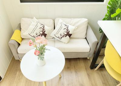 China Prefab Trailer House 2350*8000mm Steel Frame Mobile Tiny House On Wheels for sale