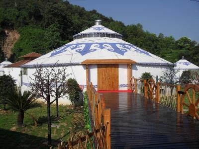 Cina Tenda di campeggio turistica di Yurt del mongolian del partito con il PVC di bambù attraente della struttura coperto in vendita