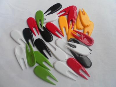 China Plastic Golf Divot Tool with 2-Prong Design for Course Repair for sale