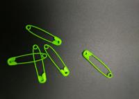 China Green Steel Safety Pin for Heavy-Duty Fabrics - Wool, Leather & Upholstery Applications for sale