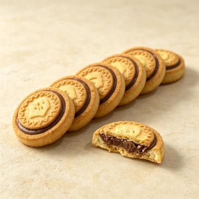 China Hazelnut Filled Pie Cookies Crispy Crust Attractive Round Shape Snack for sale