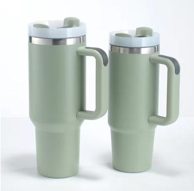 Cina Insulated Vacuum Sports Bottle Cup Tumblers 30oz 40oz H2.0 in vendita