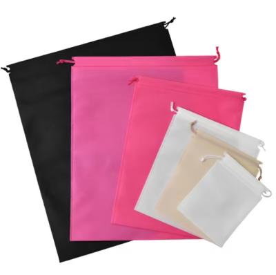 Cina Nonwoven Cotton Small Drawstring Gift Bags For Shoes Clothing Dust Packaging in vendita