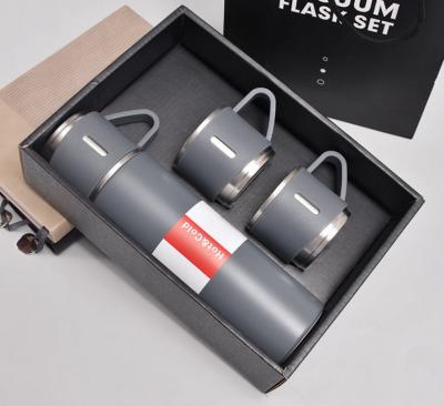 China Dubbele wand roestvrij staal vacuümfles 500 ml geïsoleerde thermos Te koop