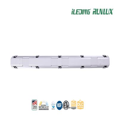 Cina IP66 LED Vapor Proof Light with IK10 Impact Resistance Polycarbonate Housing in vendita