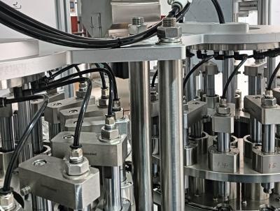 중국 생산 속도 ISO 및 GMP 인증을 기반으로 다양한 차원을 가진 컴팩트 유로 캡 조립 기계 판매용