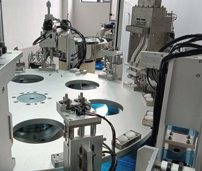 Cina Cappuccio automatico del dessicante con macchina per l'assemblaggio dei prodotti di uso quotidiano in vendita