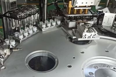 Китай Высоко настраиваемая машина для сборки Euro Cap для инфузионных продуктов в соответствии с вашими спецификациями продается