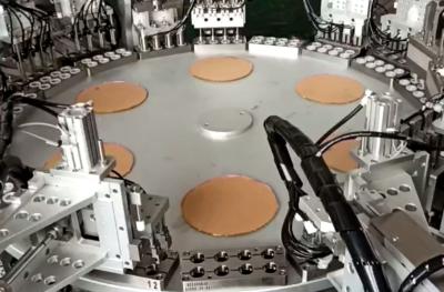 Cina Macchina di assemblaggio Euro Cap in acciaio inossidabile per sacchetti e bottiglie di plastica per infusione IV conforme alle normative ISO e GMP in vendita