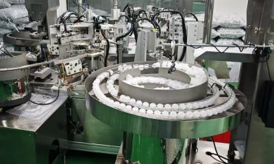 Cina Macchina di assemblaggio ad alto livello di Euro Cap per tappi di infuzione in plastica IV ad alta precisione e pressione stabile conforme alle norme ISO e GMP in vendita