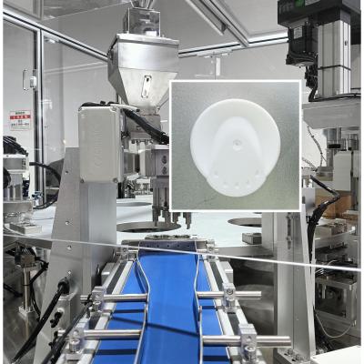 中国 カスタマイズされたアヒル舌キャップ 自動充填機 振動式トレイで供給 正確な位置付け充填 販売のため