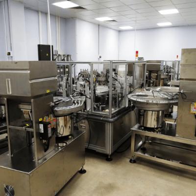 중국 유로 캡 조립 기계는 플라스틱 IV 투여 봉투와 병의 캡을 자동으로 조립하는 데 사용됩니다. 판매용