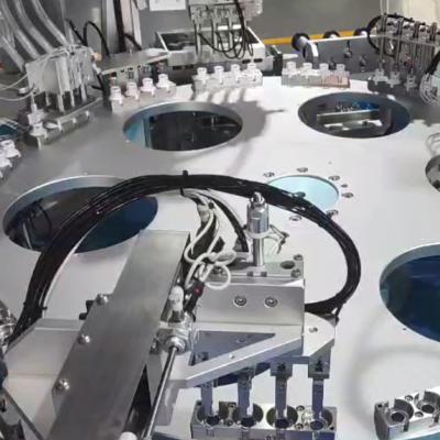 Cina Macchina automatica per l'assemblaggio di tappi essiccanti servoassistita, 100 pezzi/min in vendita
