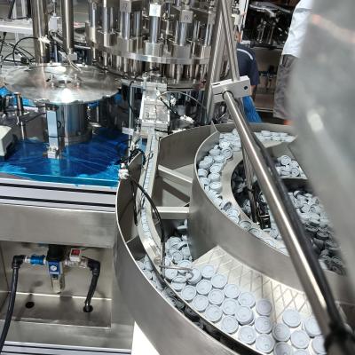 Cina Macchina assemblaggio tappo Euro Cap per tappo con anello singolo 12000-14000 pezzi/ora in vendita