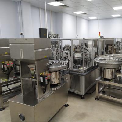 Китай Машина для сборки евро-колпачков с питанием 220В/50Гц, 99% показатель годности и 95% коэффициент эксплуатации для инфузионных колпачков продается